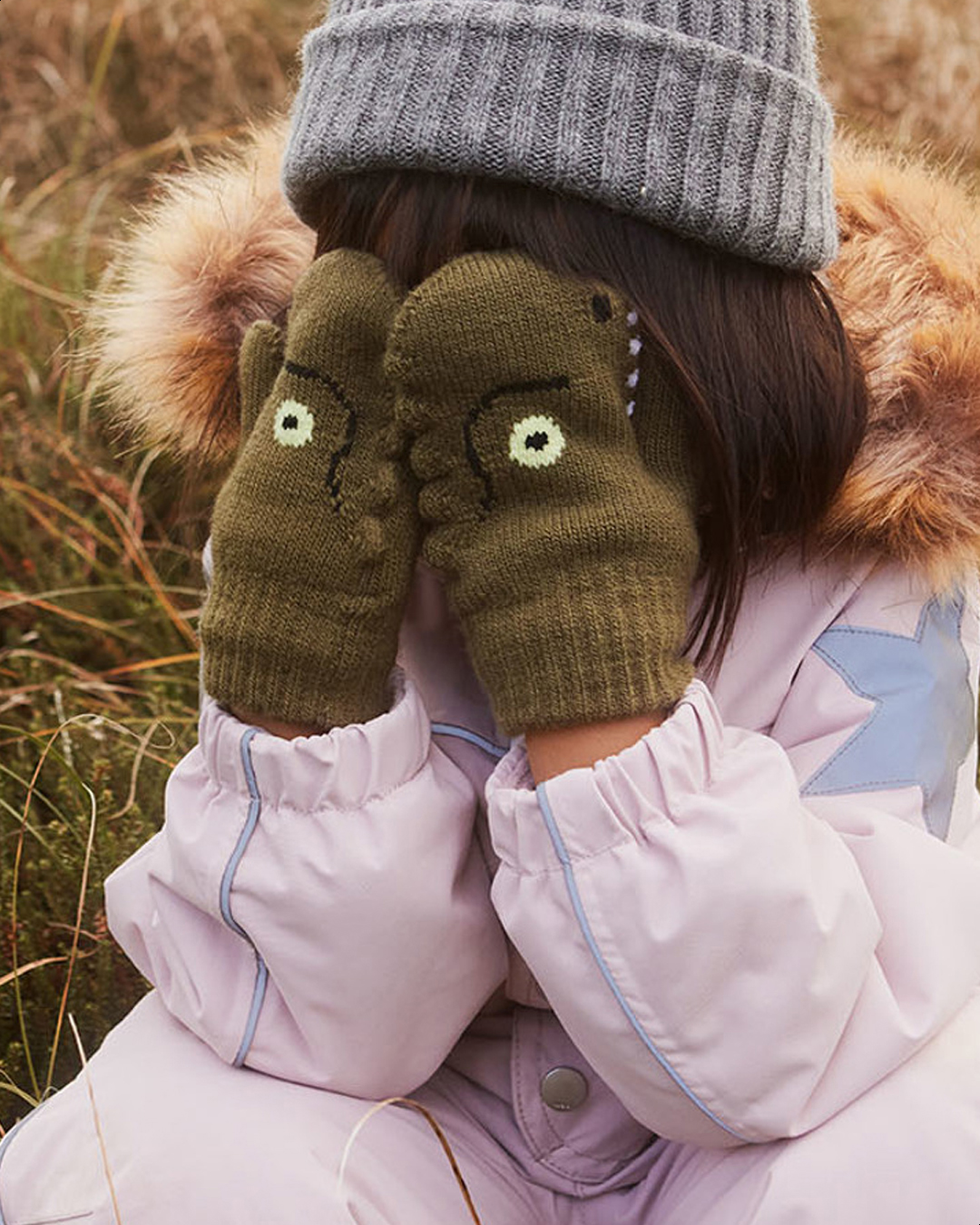 Kenau - Dusty Green - Green baby mittens with dinosaur motif - Molo
