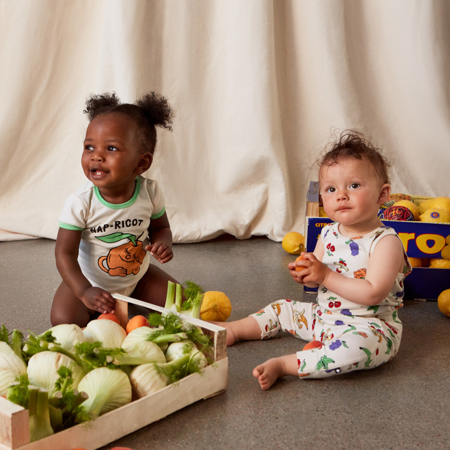 Seb - Trutti Frutti - Beige babybroek met grappig fruit - Molo