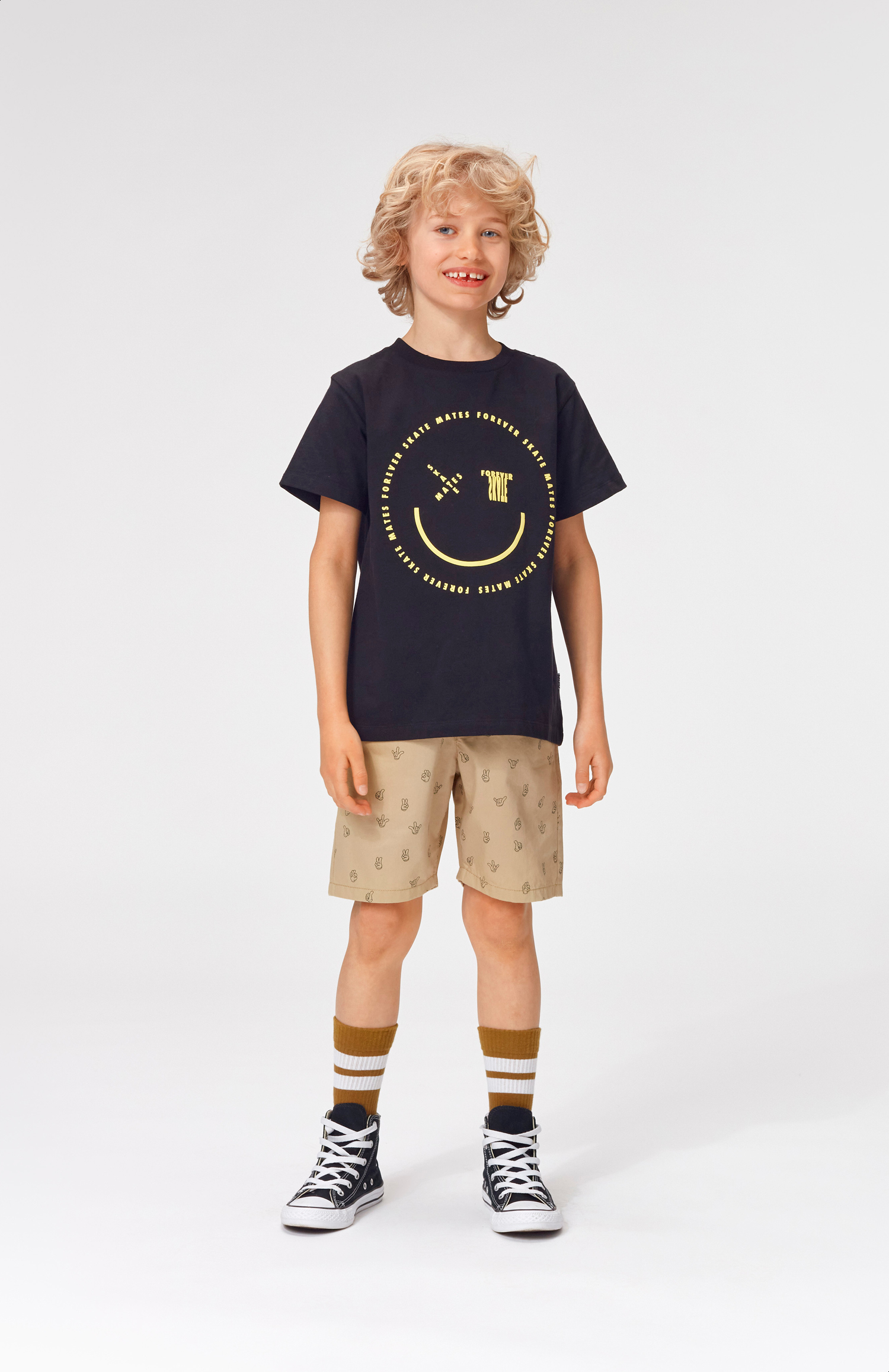 Ajvin - Mini Hands - Beige shorts with hand sign print - Molo