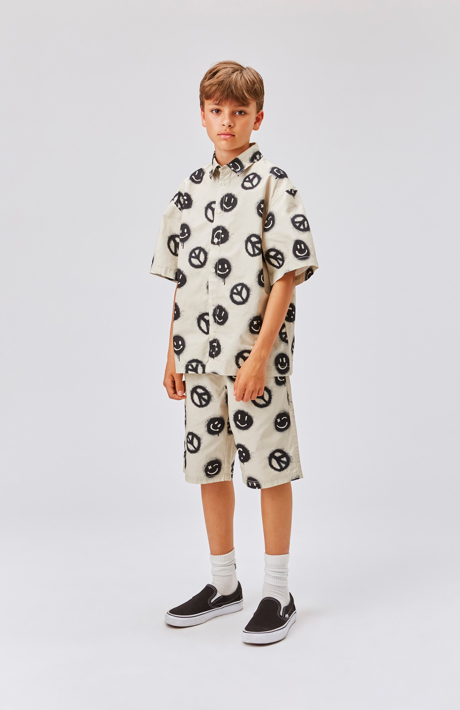 Avart - Peace Smile - Grey shorts with peace and smiley faces - Molo