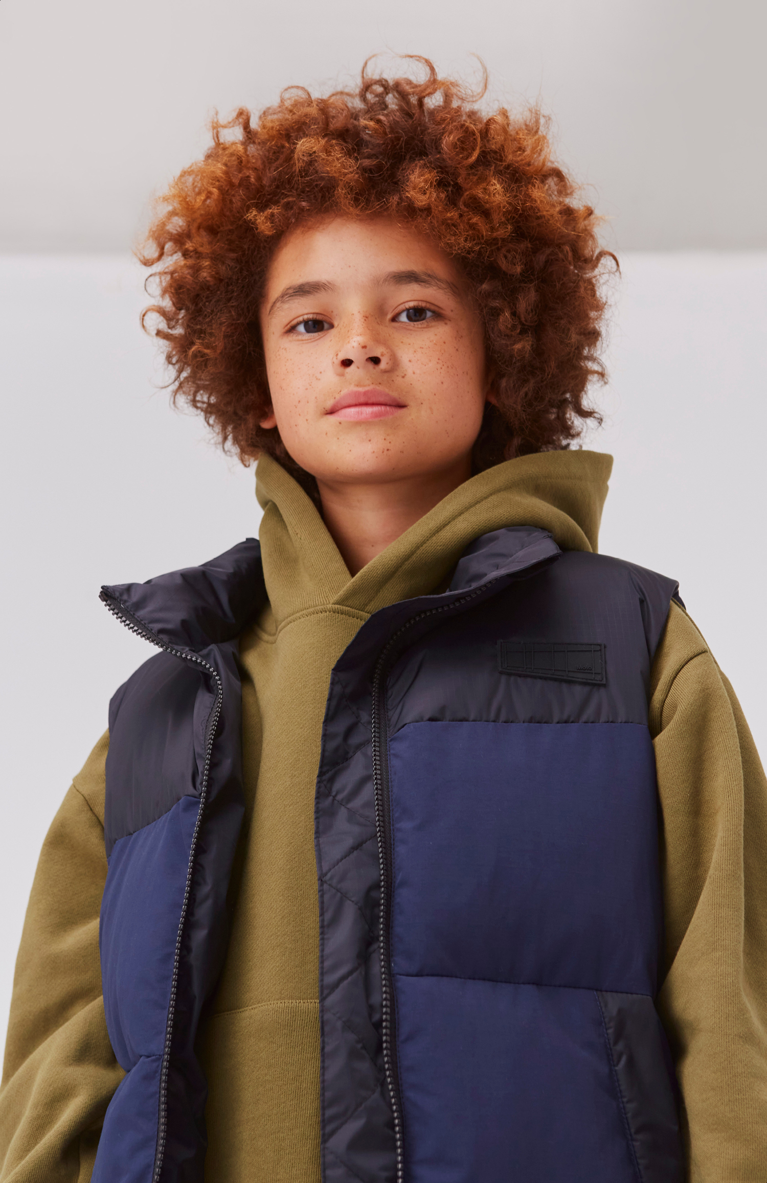 Heike - Galaxy Block - Recycelte dunkelblaue Daunenweste - Molo